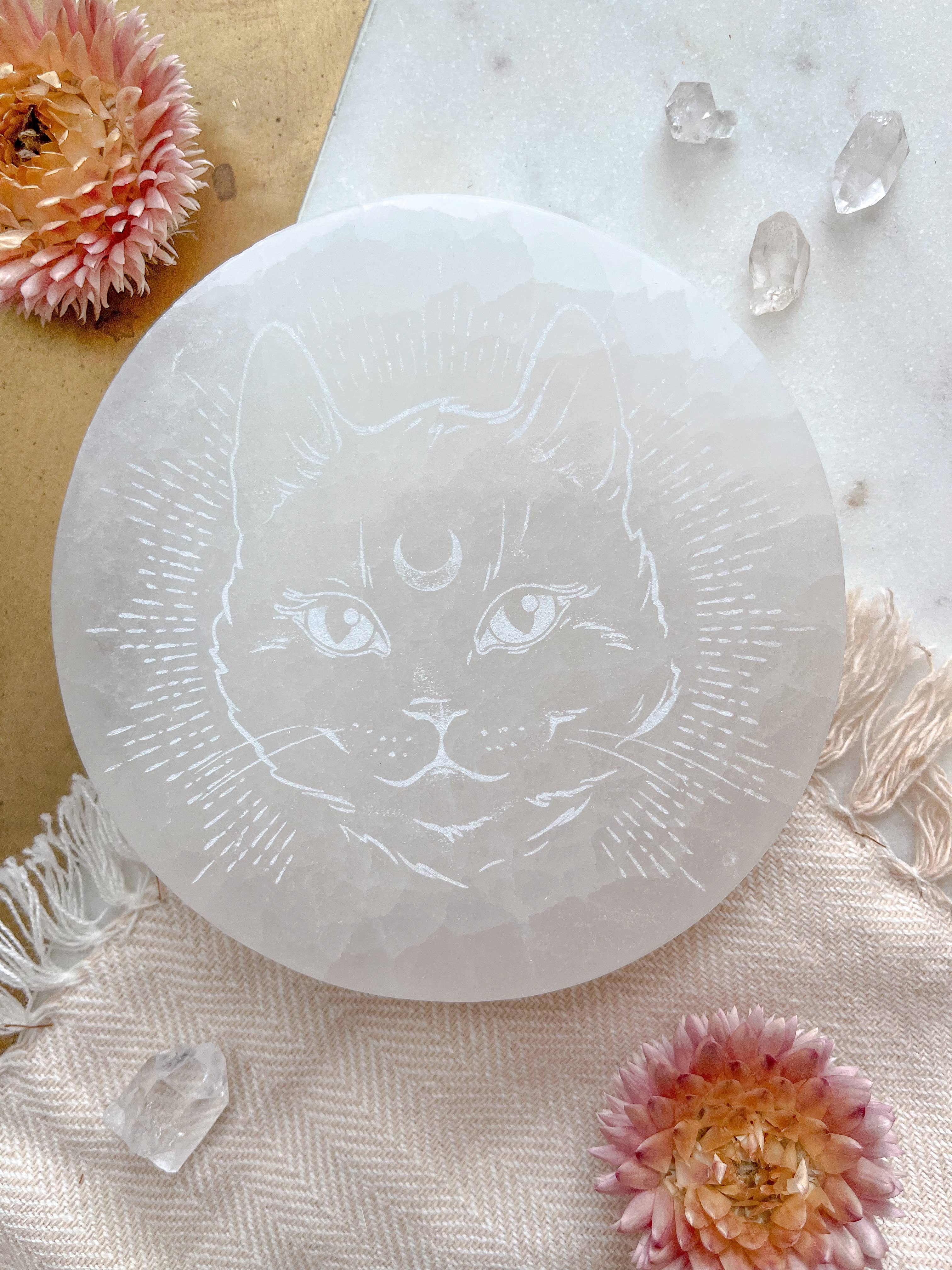 ”Midnight Familiar” Cat Round Selenite Charging Disc – The Cosmic Exchange